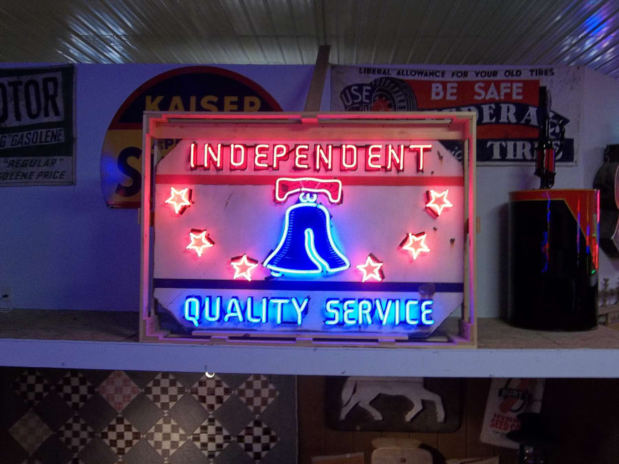 Independent Neon Sign at Dana Mecum's 25th Original Spring Classic 2012 ...
