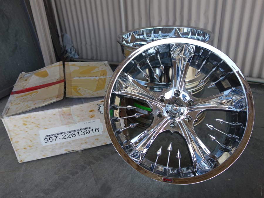 Set Of New 22 Inch Jesse James Signature Wheels for Sale at Auction ...