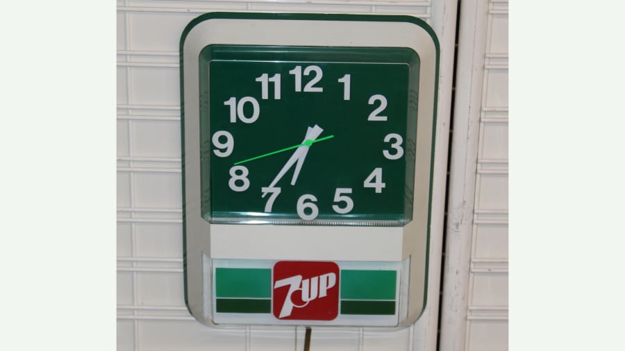 Original 7-Up Soda Light Up Clock 14x19x4 at Anaheim 2016 as H69 ...