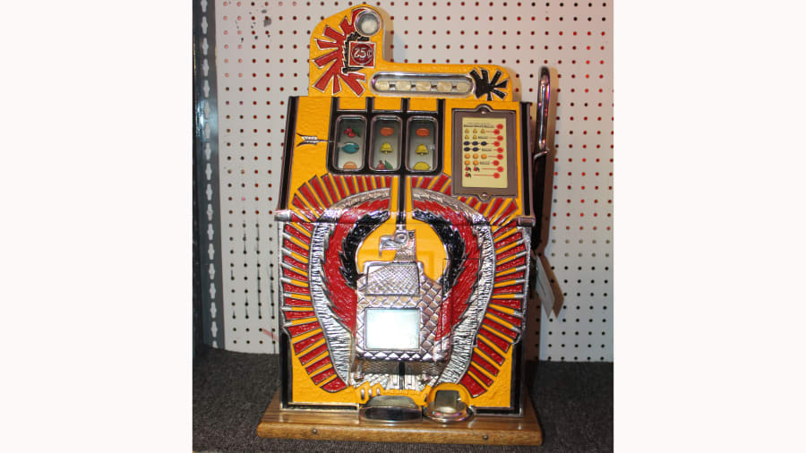 Mills War Eagle 25c Reproduction Slot Machine for Sale at Auction ...