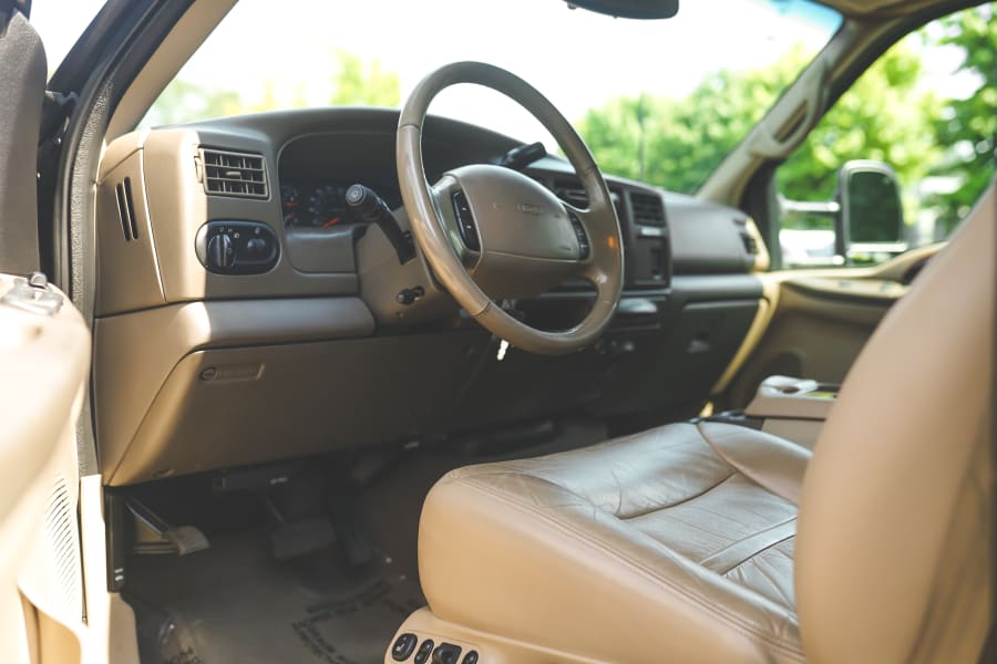 2022 Ford Excursion Interior