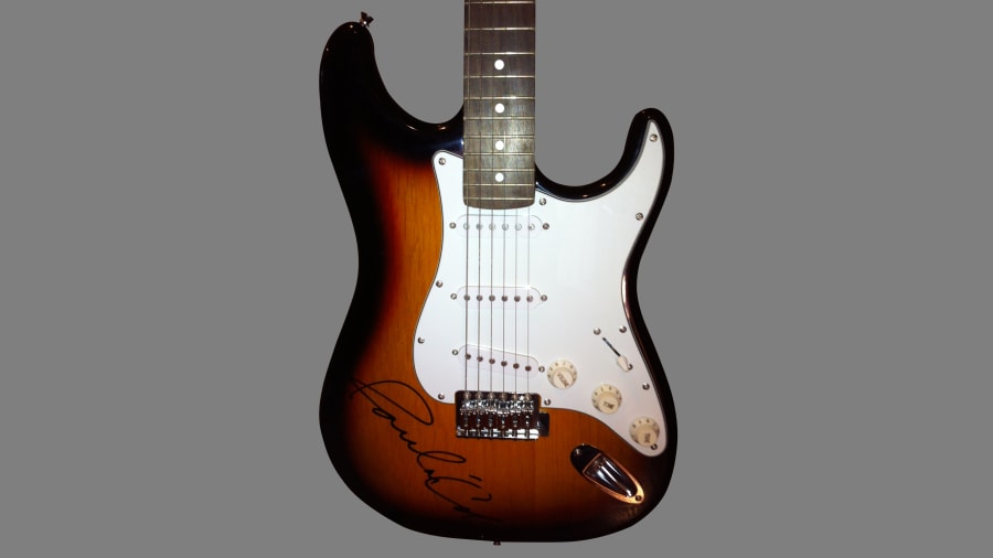 Paul McCartney Autographed Guitar at Chicago 2014 as J11 - Mecum Auctions