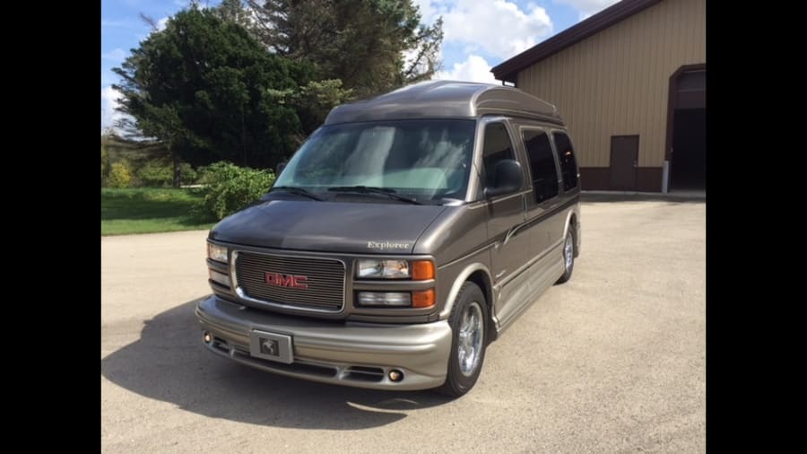 2002 GMC 1500 Explorer Limited Van for Sale at Auction - Mecum Auctions