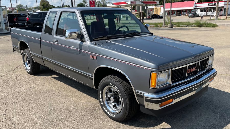 1989 GMC Sierra Classic Pickup at Chicago 2021 as T115 - Mecum Auctions