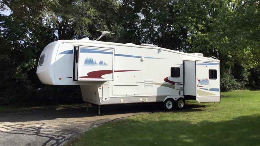 2006 Forest River Cardinal 33LE Camper Trailer for Sale at Auction ...