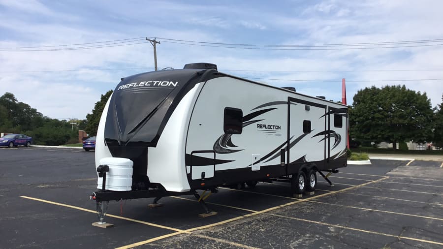 2021 Reflection 312BHTS 37' for Sale at Auction - Mecum Auctions