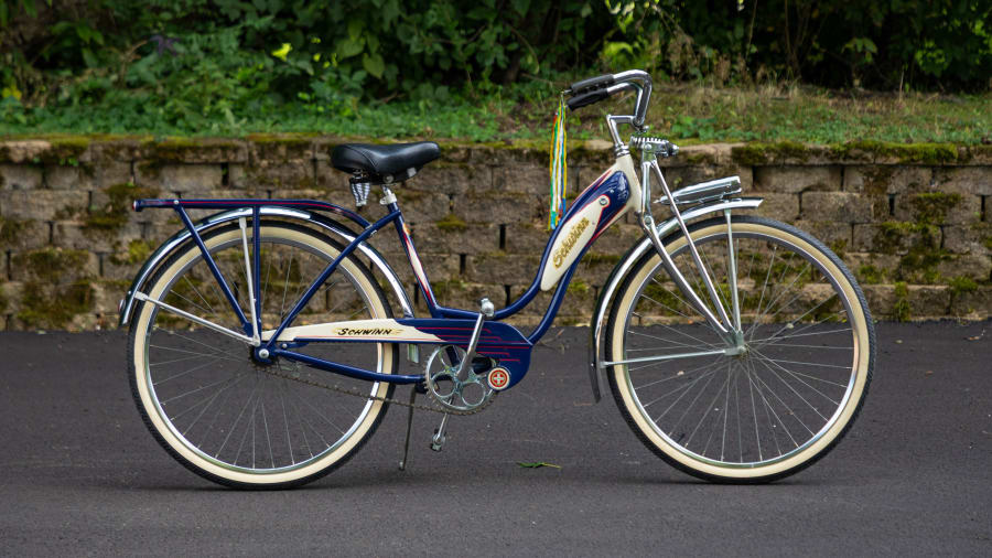 1950s Girls Deluxe 26-in Bicycle at Chicago 2022 as Z240 - Mecum Auctions