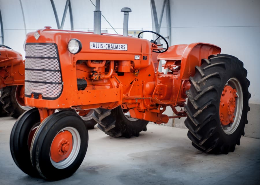 1961 Allis Chalmers D17 Series 2 at Ontario Tractor Auction 2017 as F66 ...