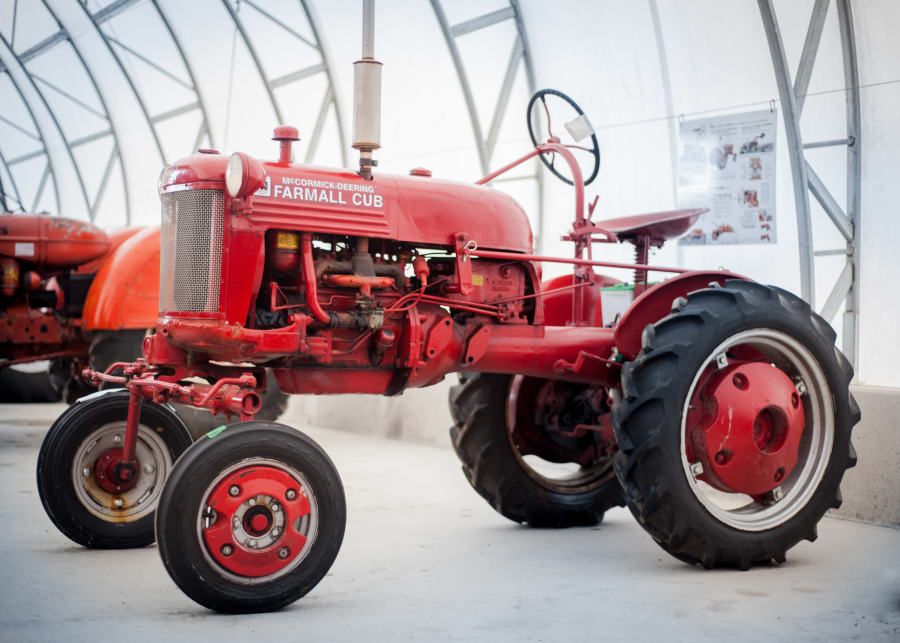1948 Farmall Cub at Ontario Tractor Auction 2017 as F77 - Mecum Auctions