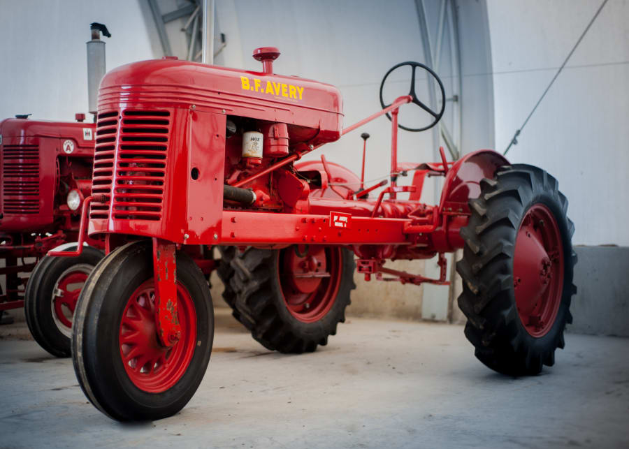 1947 Bf Avery A at Ontario Tractor Auction 2017 as S65 - Mecum Auctions