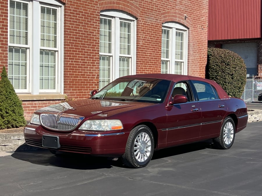 2004 Lincoln Town Car Signature Series for Sale at Auction - Mecum Auctions