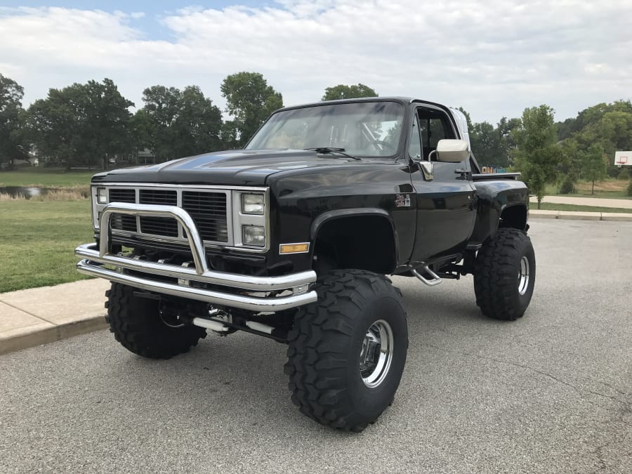 1987 GMC Stepside Pickup at Dallas 2017 as T165.1 - Mecum Auctions