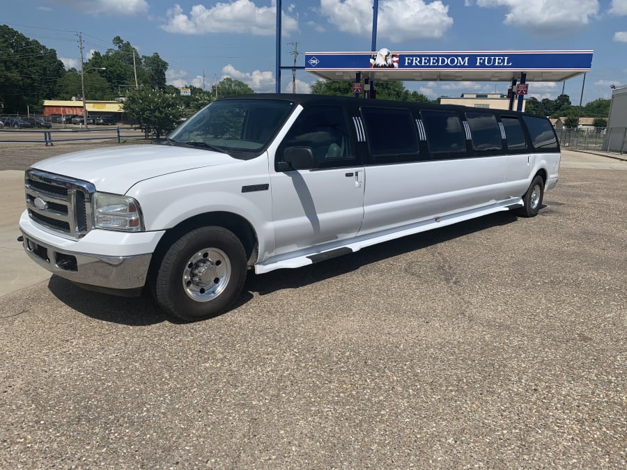 2005 Ford Excursion Limousine at Dallas 2020 as T58 - Mecum Auctions