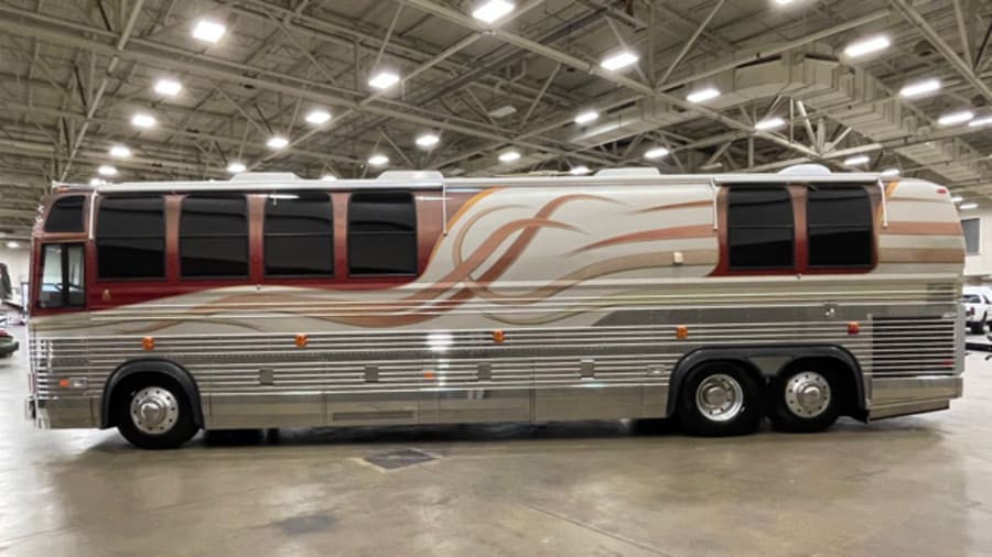 2000 Prevost Angola Bus for Sale at Auction - Mecum Auctions