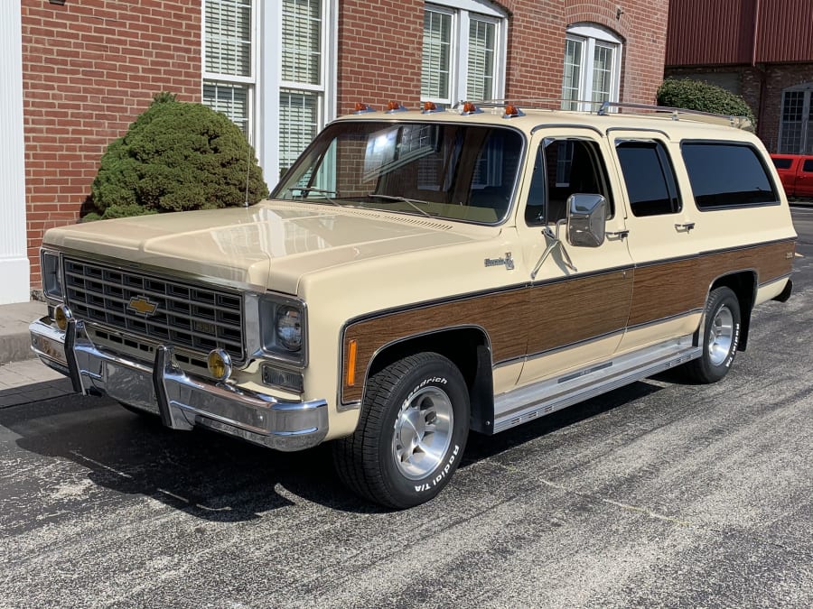 1975 Chevrolet Suburban Estate for Sale at Auction - Mecum Auctions