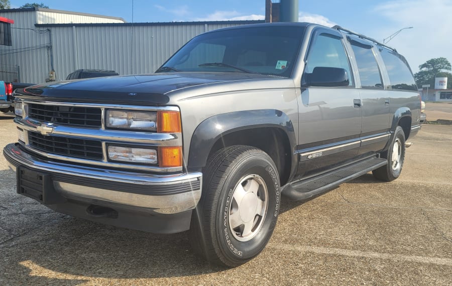 1999 Chevrolet Suburban for Sale at Auction - Mecum Auctions