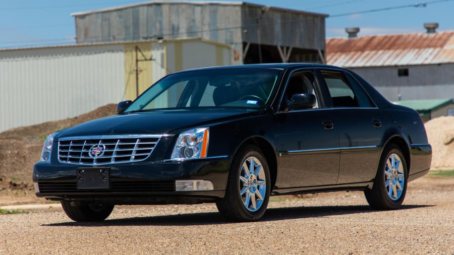 2010 Cadillac DTS at Dallas 2022 as T180 - Mecum Auctions