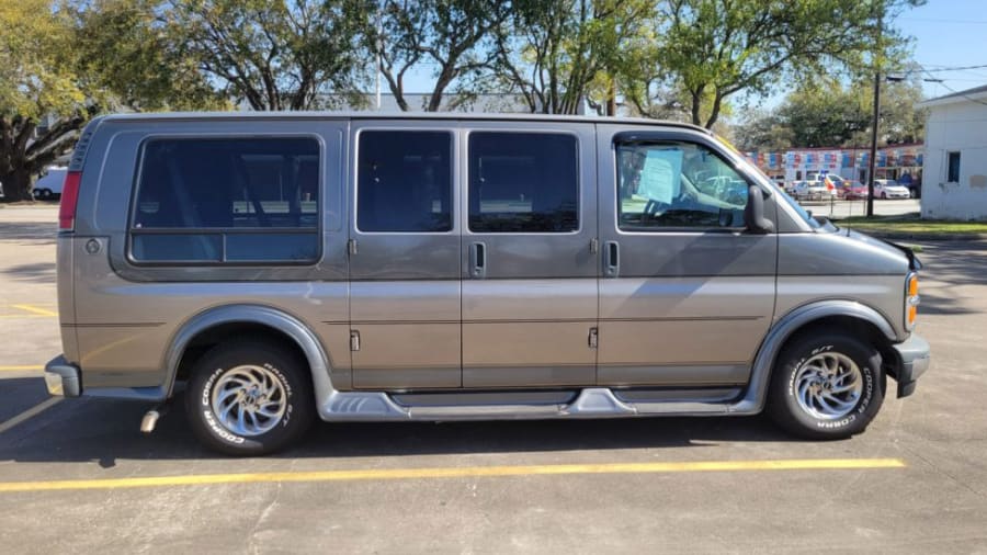 2001 Chevrolet Van at Dallas 2022 as T256 - Mecum Auctions