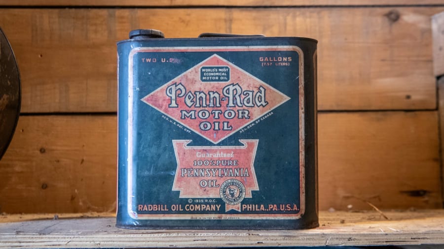 1935 Penn Rad Motor Oil 2-Gallon Oil Can for Sale at Auction - Mecum ...