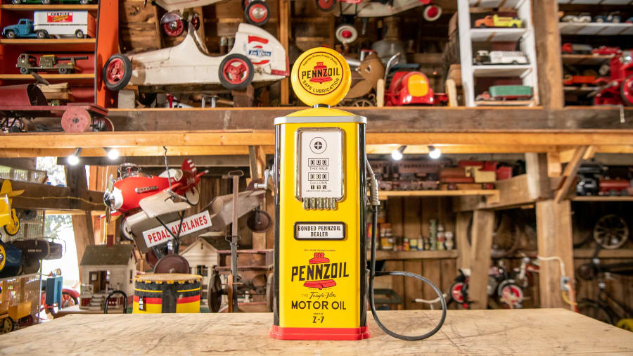 Pennzoil Mini Gas Pump at Elmer's Auto & Toy Museum Collection 2022 as ...