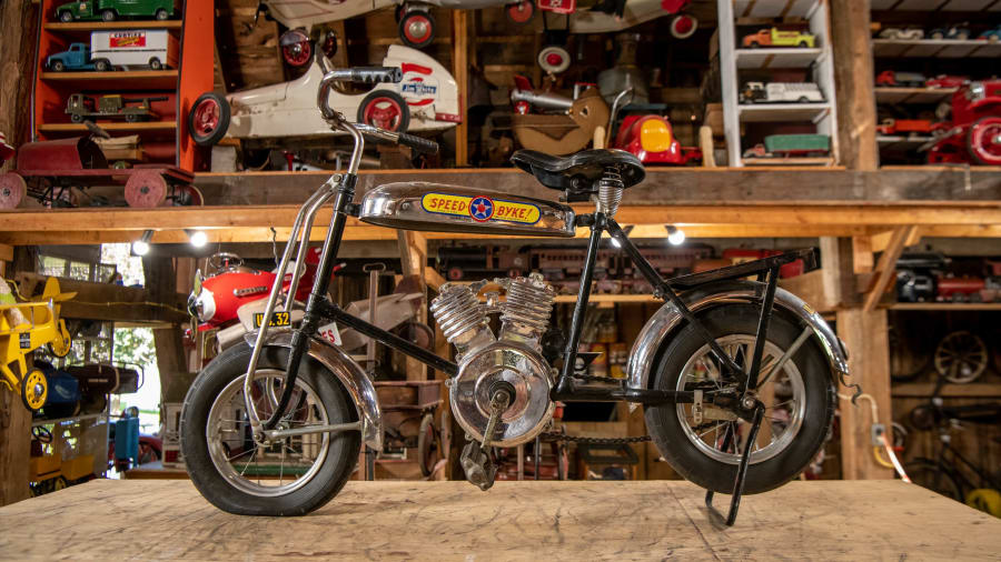 Troxel Bicycle at Elmer's Auto & Toy Museum Collection 2022 as W272 ...