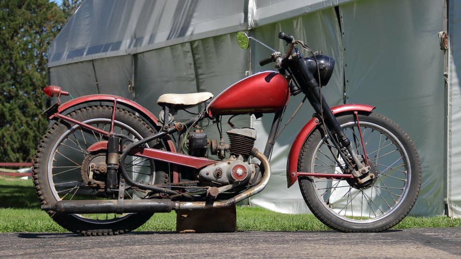 1950 BSA Bantam D1 at Elmer's Auto & Toy Museum Collection 2022 as S57 ...