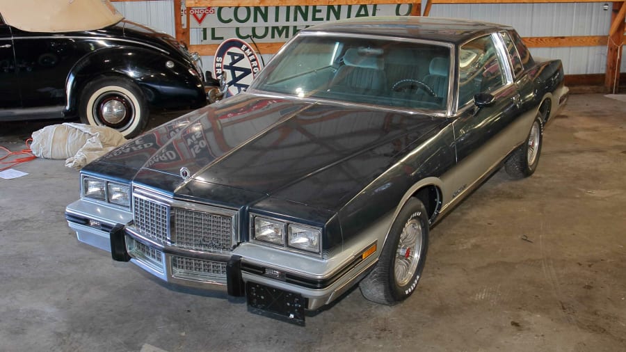 1986 Pontiac Grand Prix LE at Elmer's Auto & Toy Museum Collection 2022 ...