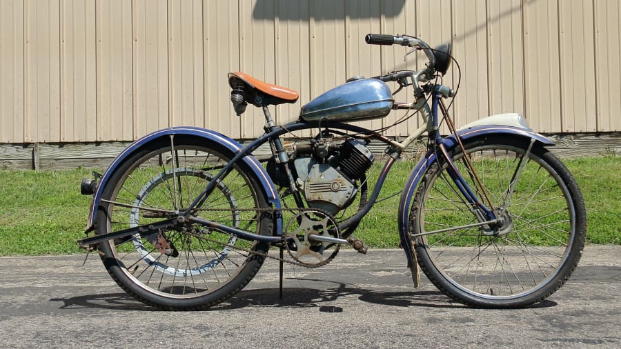 1948 Whizzer H Model at Elmer's Auto & Toy Museum Collection 2022 as ...