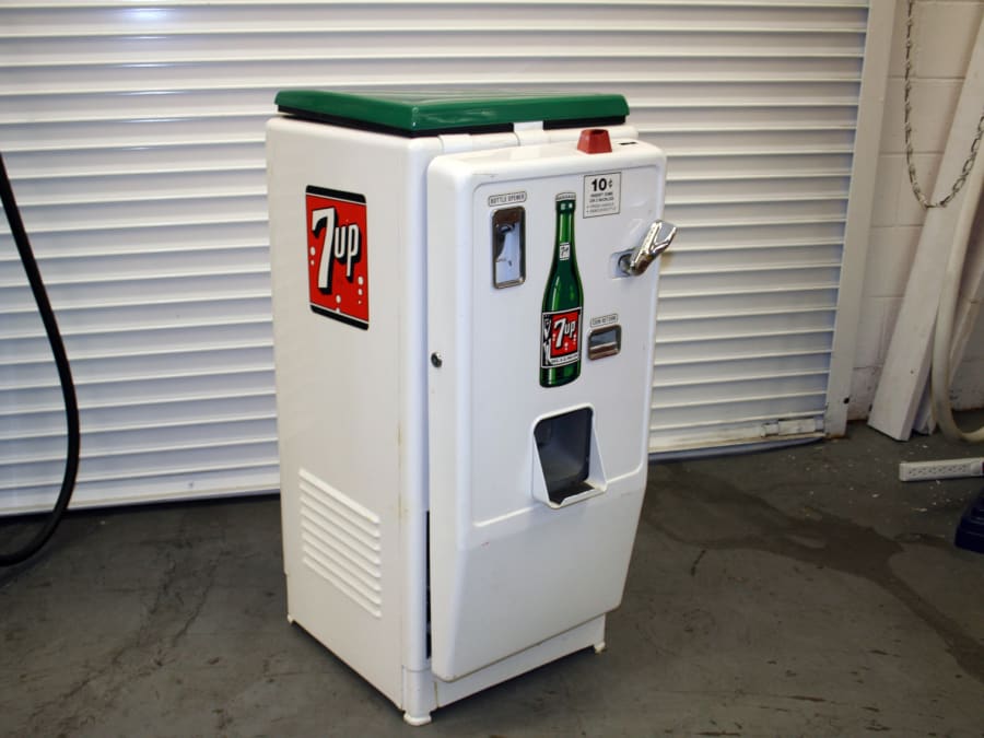 7up Vending Machine at Kissimmee 2013 as M267 - Mecum Auctions