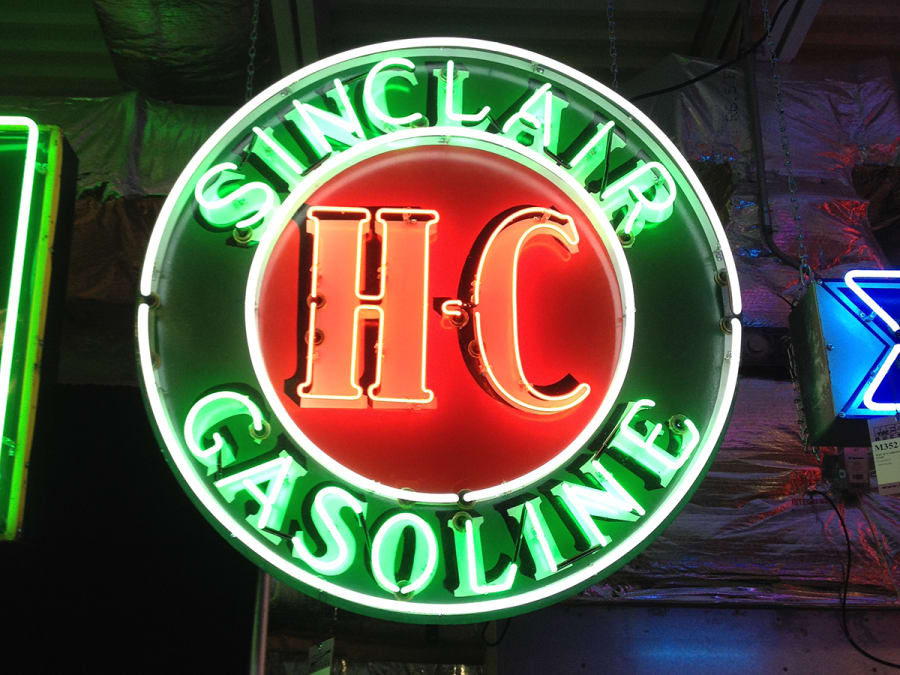Sinclair H C Neon Sign SSPN 42in for Sale at Auction - Mecum Auctions
