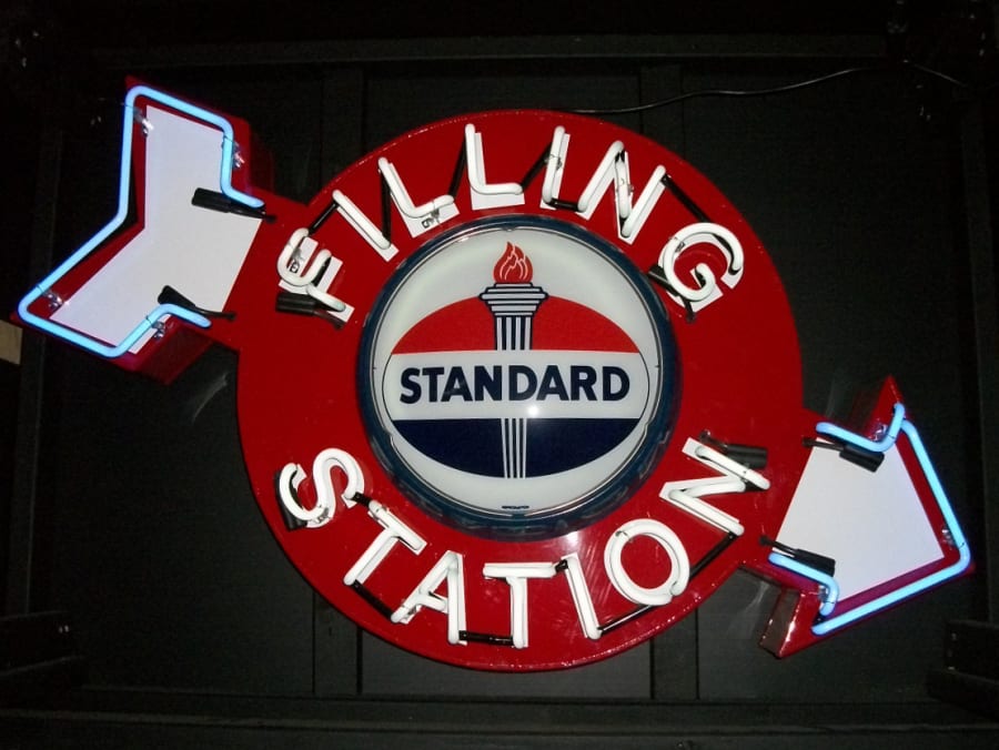 Standard Arrow Neon Sign SSTN 48x36 for Sale at Auction - Mecum Auctions