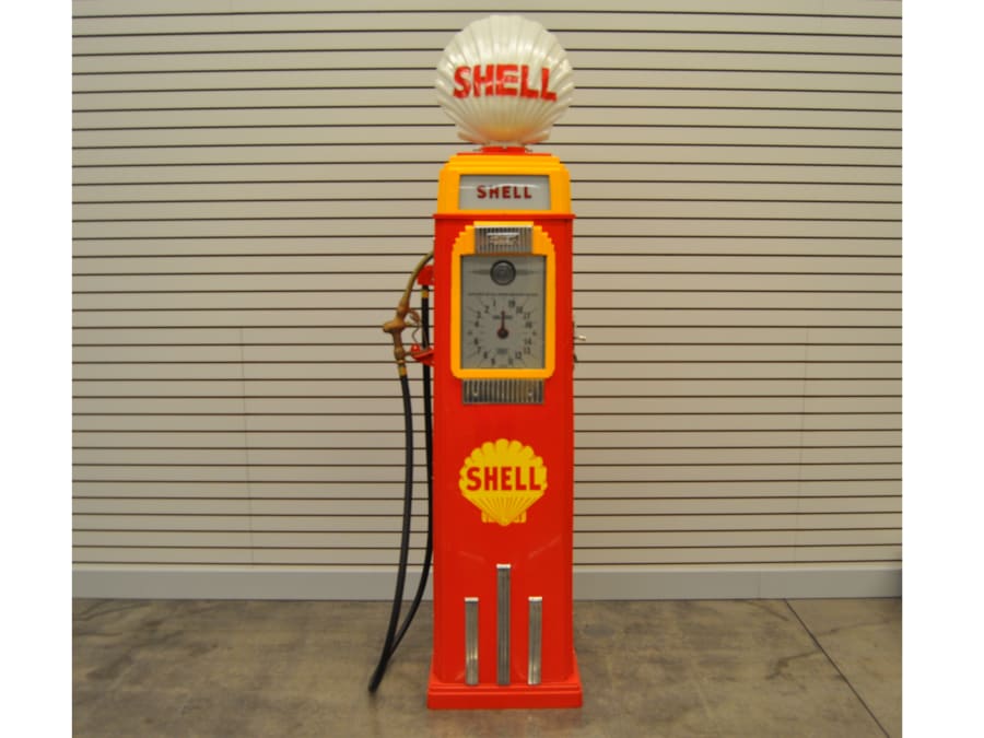 Shell Gas Pump With Original Globe at Kissimmee 2014 as Z946 - Mecum ...