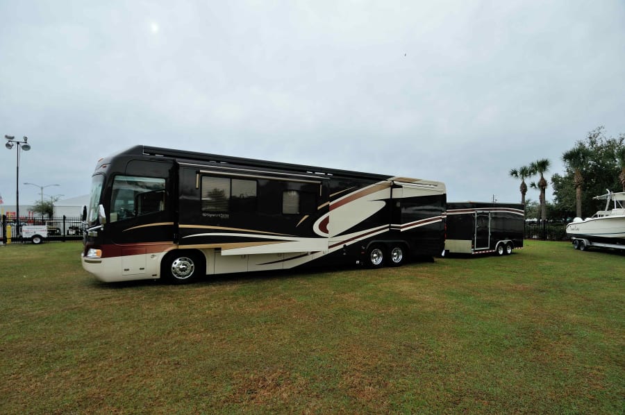 2007 Monaco Coach 45' Signature Motor Home for Sale at Auction - Mecum ...