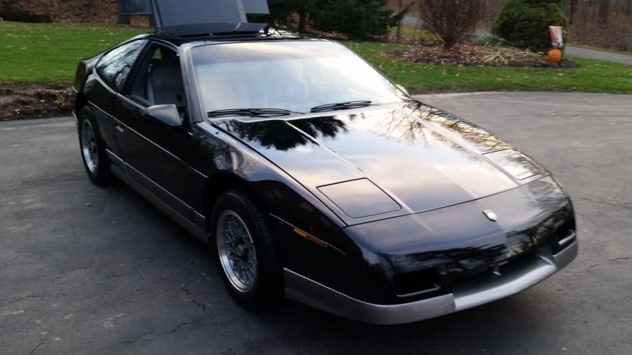 1986 Pontiac Fiero GT at Kissimmee 2016 as W172 - Mecum Auctions