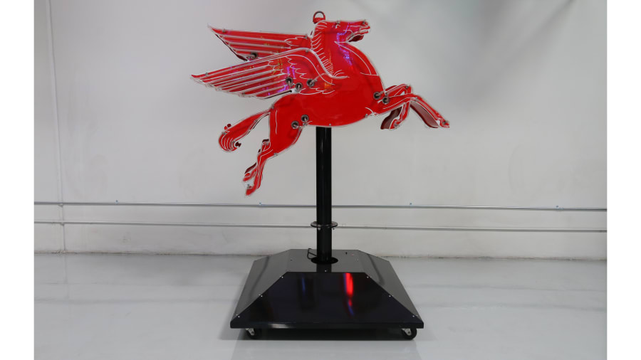 Mobil 6' Rotating Pegasus Neon Sign DSPN at Kissimmee 2016 as P61 ...