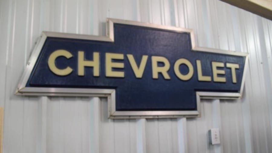 Large Chevrolet Bowtie Lighted Sign Ssl 126x98x8 for Sale at Auction ...