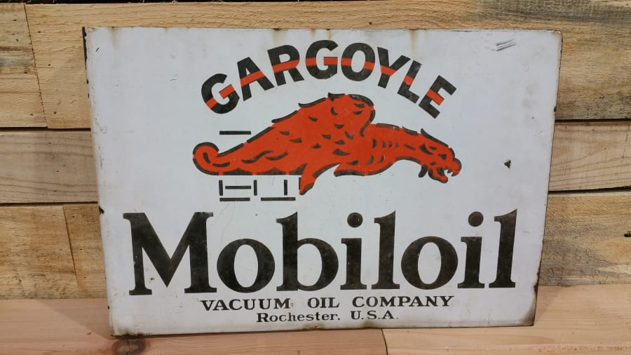 Mobiloil Gargoyle Flange Sign DSPF 21.25x14.5x2 at Kissimmee 2017 as ...