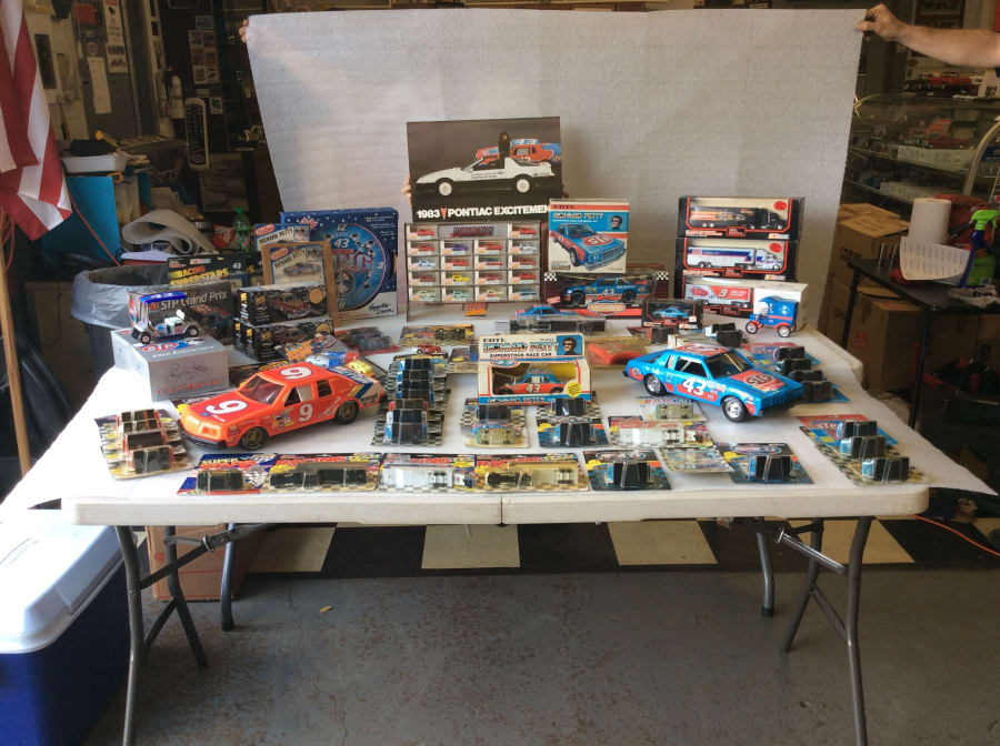 NASCAR And Ford Collectables at Kissimmee 2017 as N7 - Mecum Auctions