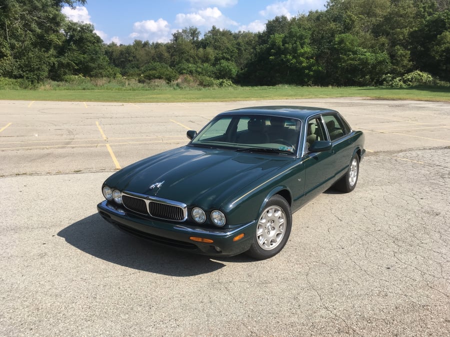 2000 Jaguar XJ8 for Sale at Auction - Mecum Auctions