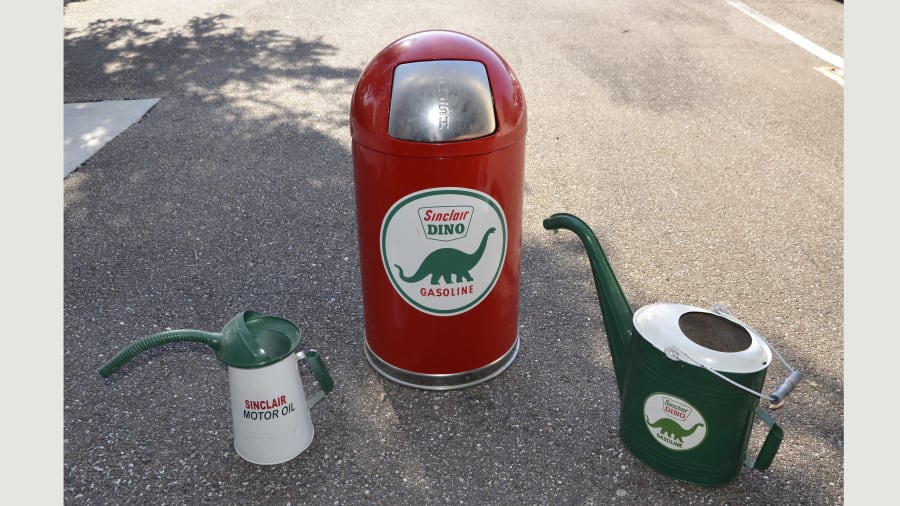 Sinclair Items Lot Of 3 for Sale at Auction - Mecum Auctions