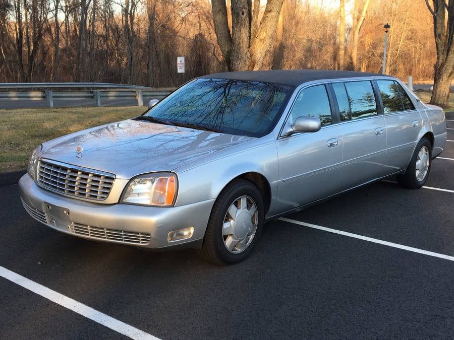 2000 Cadillac Deville Limousine for Sale at Auction - Mecum Auctions