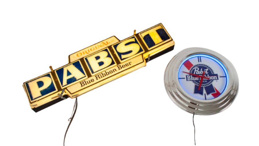 Pabst Blue Ribbon Light-Up Sign and Clock at Kissimmee 2021 as M542 ...