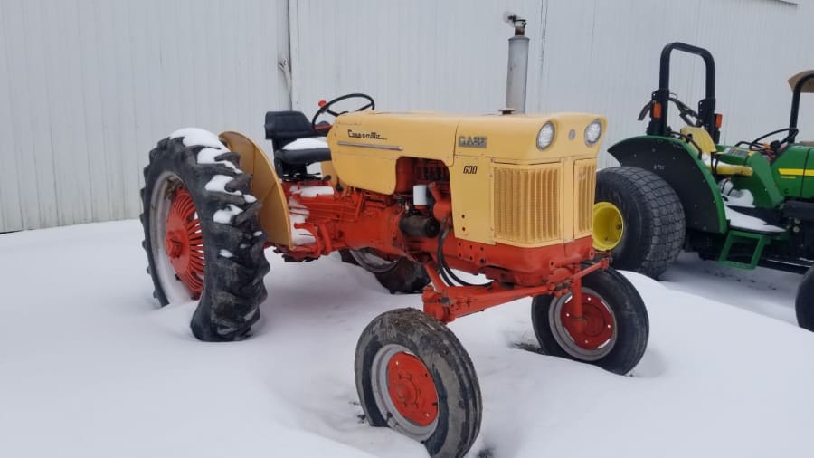 1959 Case 600 (611b) at Davenport 2019 as F4 - Mecum Auctions