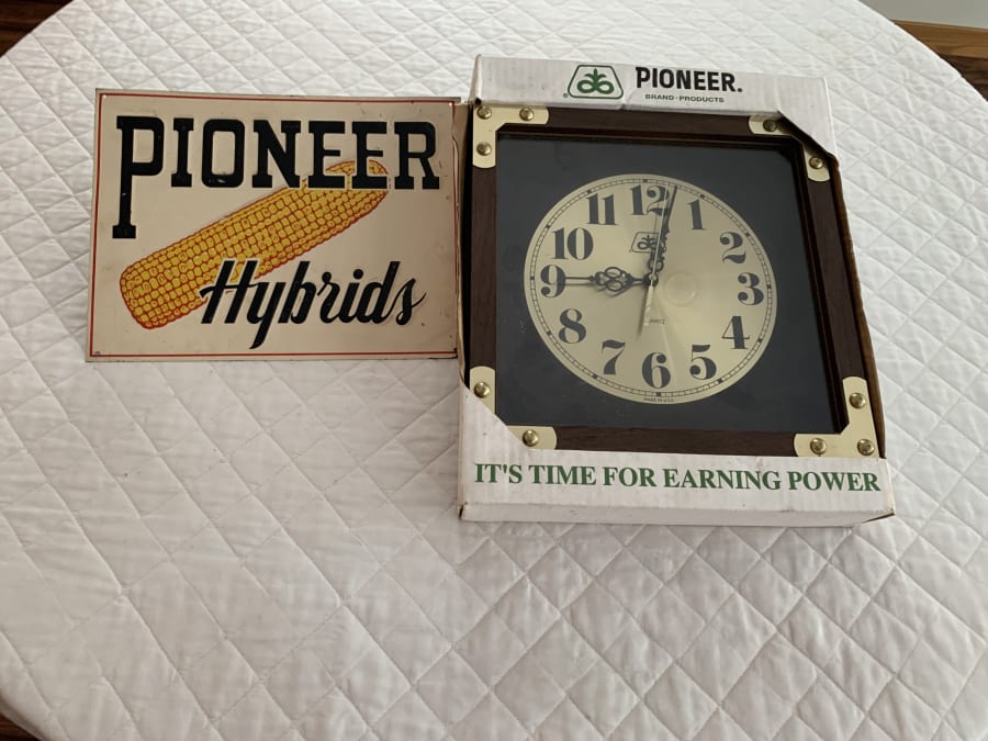 Pioneer Hybrids SST And Pioneer Clock Lot Of 2 at Davenport 2019 as ...