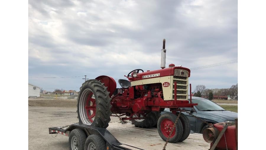 1958 Farmall 340 at Davenport 2019 as S224 - Mecum Auctions