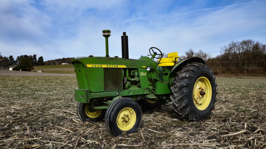 1961 John Deere 3010 Standard at Davenport 2020 as F109 - Mecum Auctions