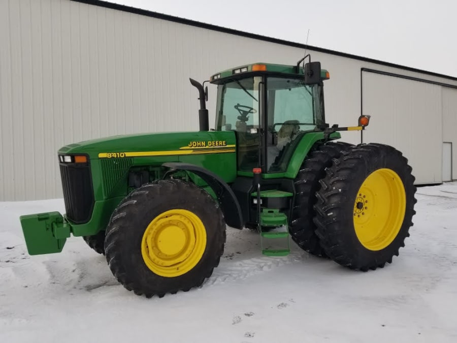 2001 John Deere 8410 at Davenport 2020 as S51 - Mecum Auctions