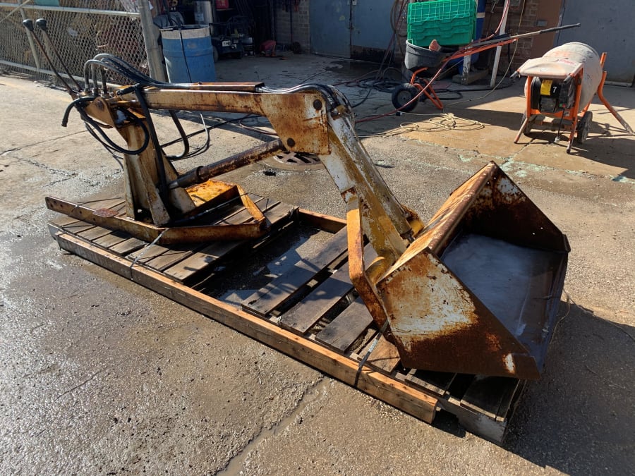 International 1 Arm Loader IH 1000 at Davenport 2020 as H318 - Mecum ...