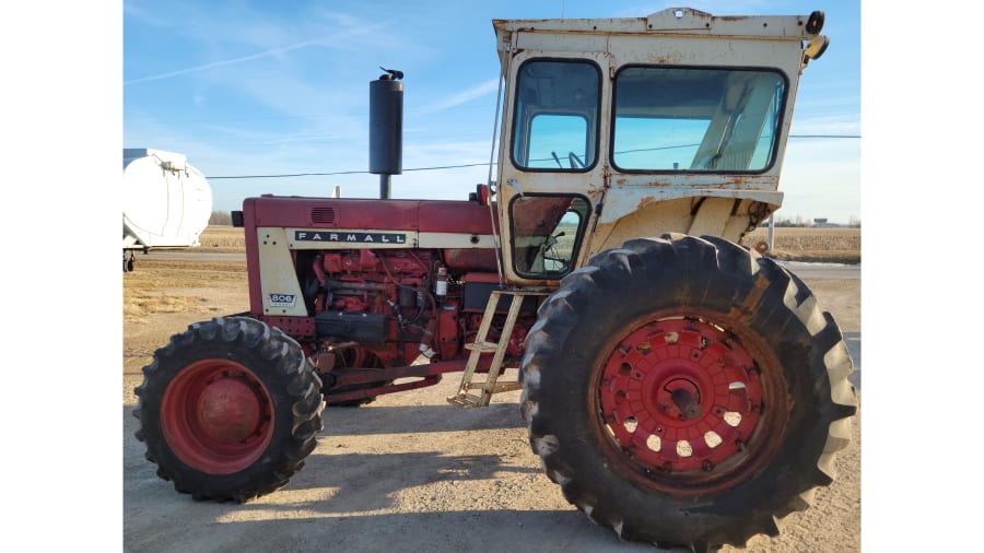 International 806 4x4 at Gone Farmin' Spring Classic 2021 as F194 ...