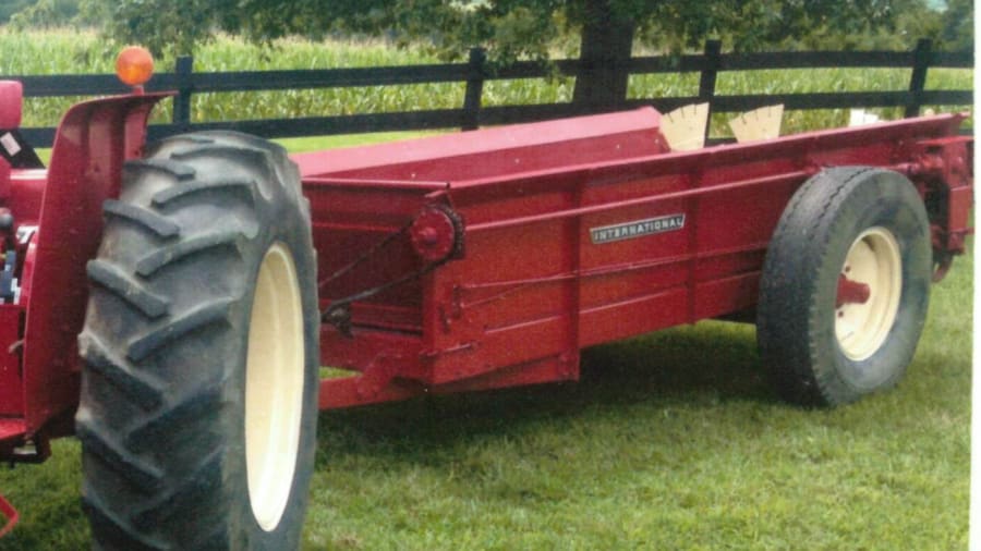 International 155 Manure Spreader at Gone Farmin' Spring Classic 2022 ...